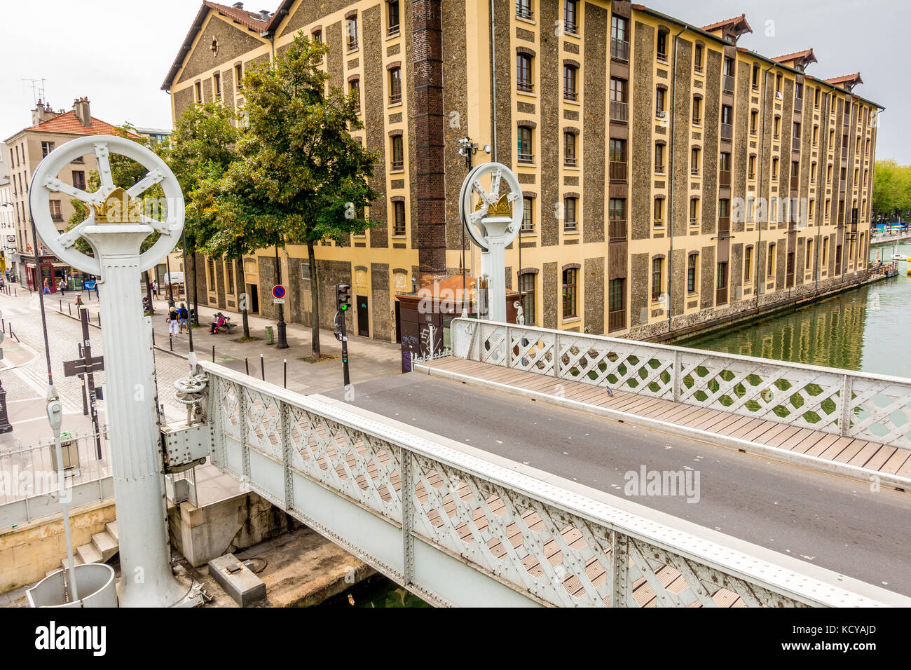 Rue de Crimée lifting bridge, can be raised and lowered hydraulically ...