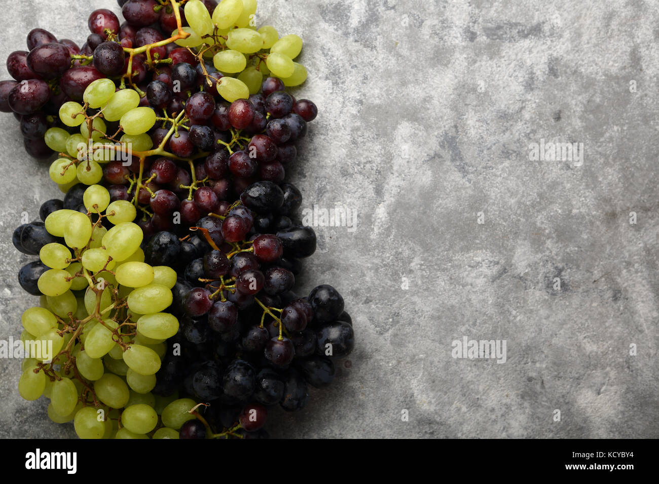 Fresh grapes, food Stock Photo - Alamy