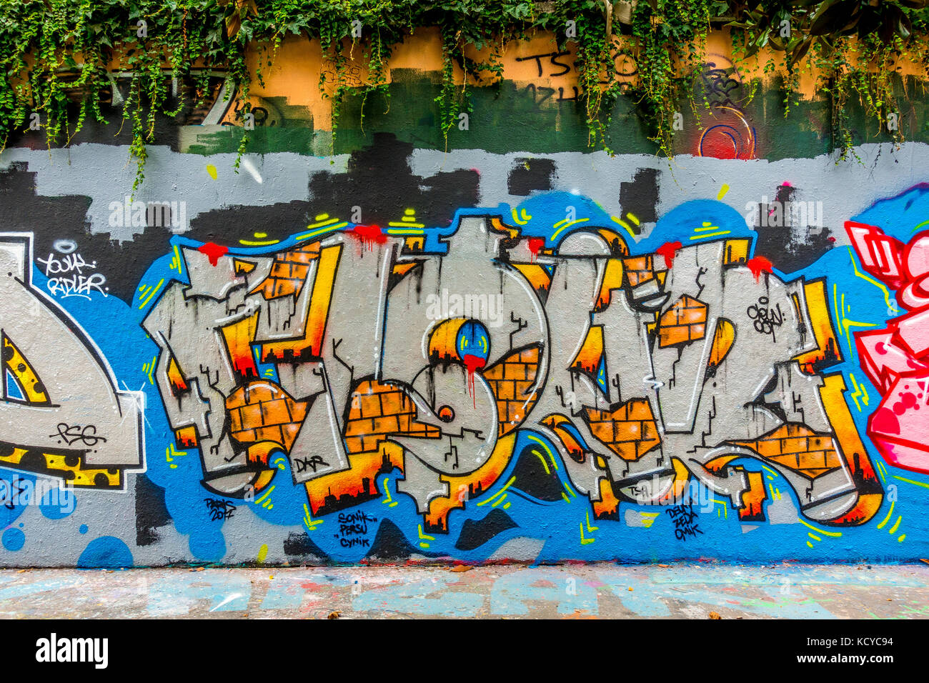 Street Graffiti in Paris, France Stock Photo - Alamy