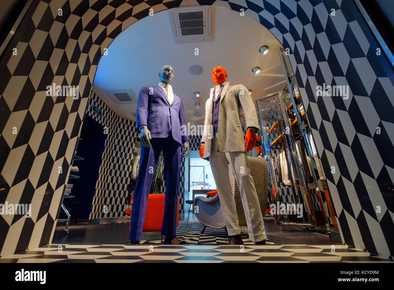 Mannequins in the window of a clothing store Stock Photo - Alamy