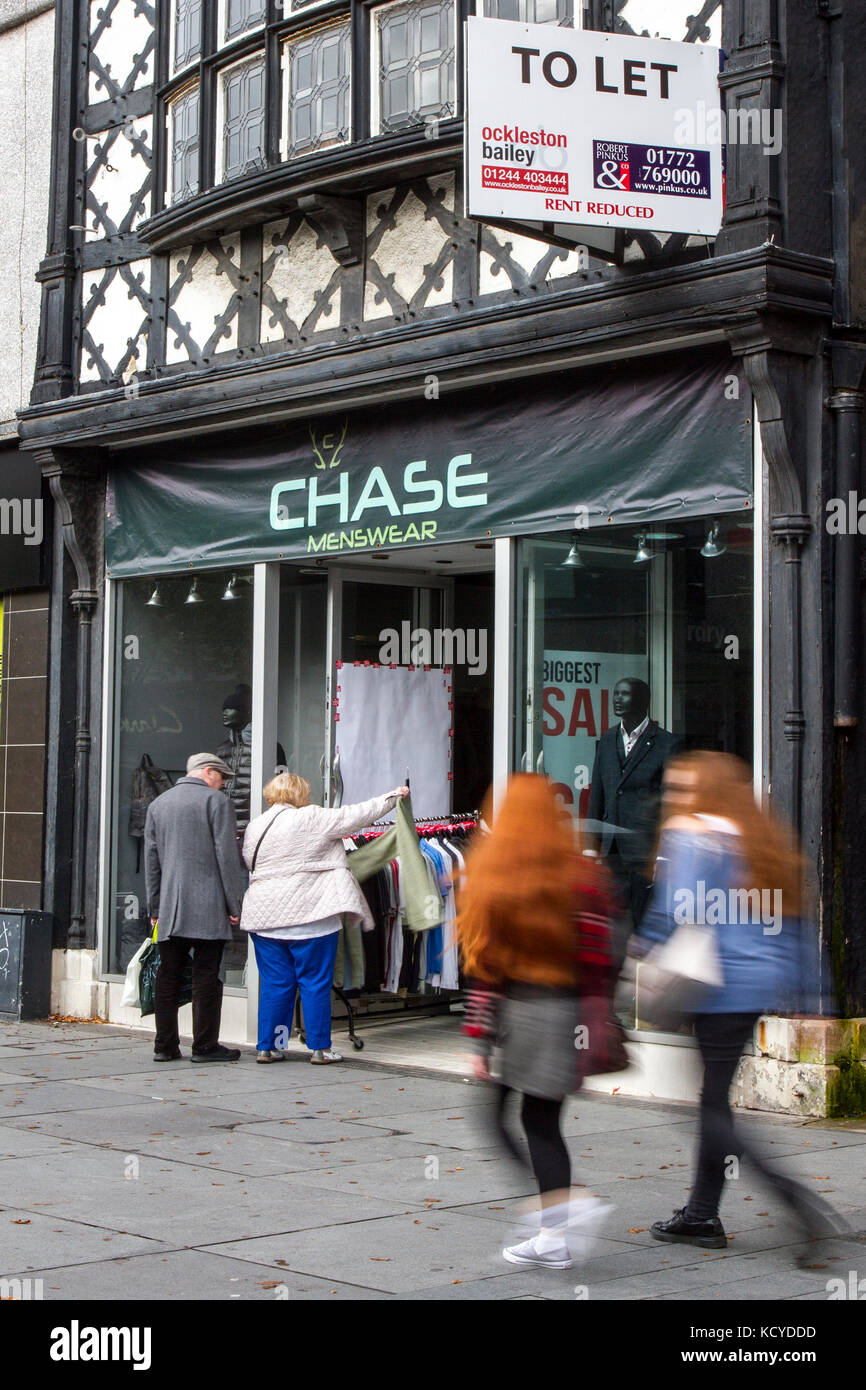 Closed retail location hi-res stock photography and images - Alamy