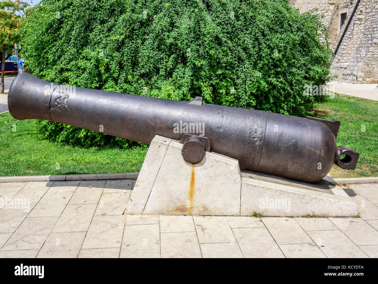 The old ship cannon Stock Photo - Alamy