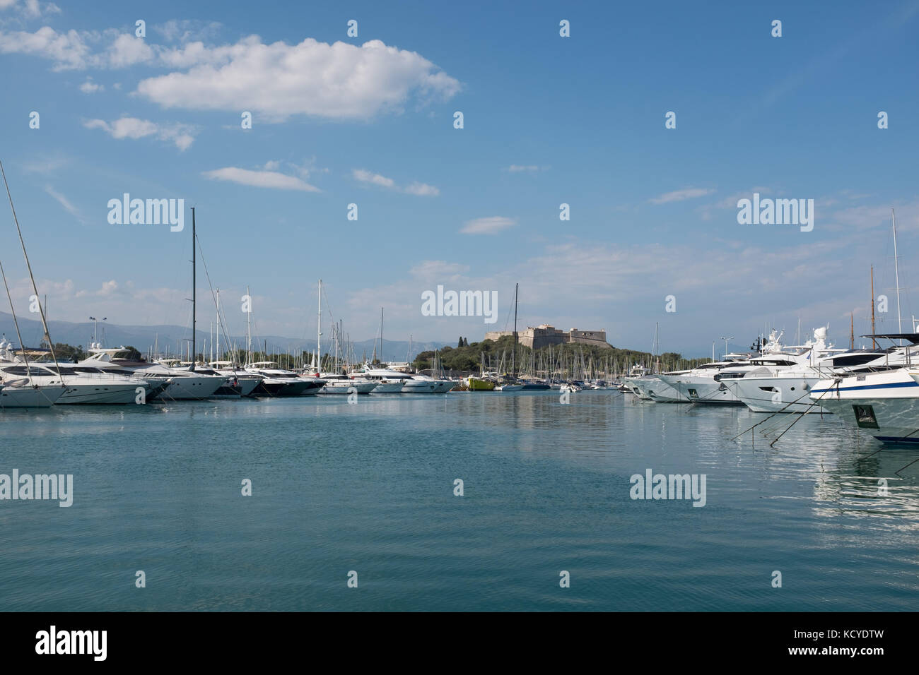 Boats moored in marina of Port Vauban in Antibes, Cote d'Azur, Provence ...