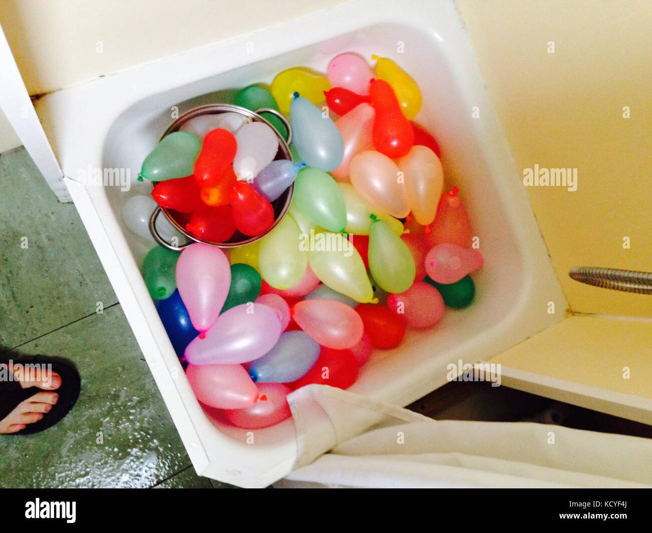 Balloon water bombs hi-res stock photography and images - Alamy