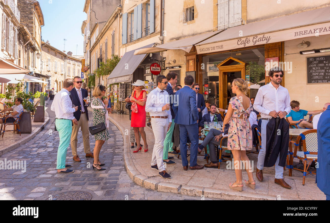 Outdoor cafe in provence hi-res stock photography and images - Alamy