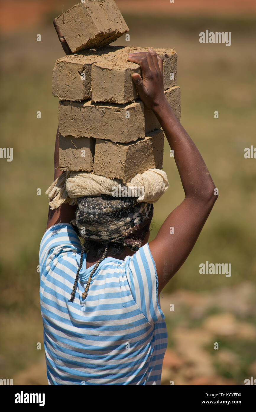 Carrying bricks on head hi-res stock photography and images - Alamy