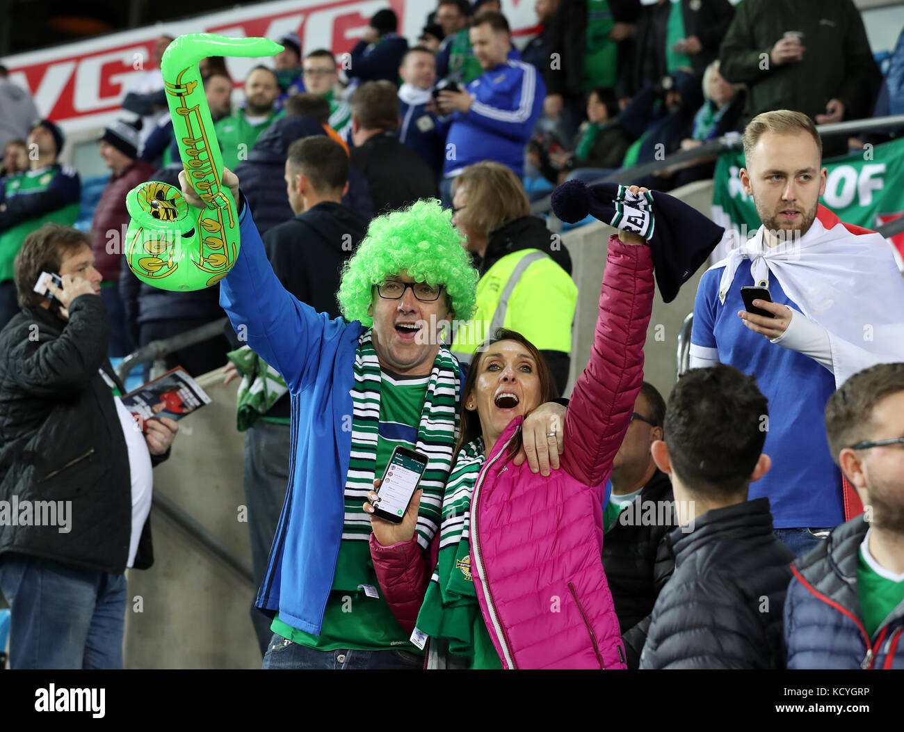 Ireland fans celebrate in the stands hi-res stock photography and ...