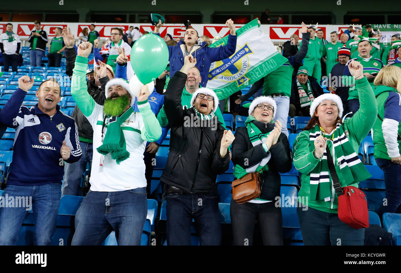 Ireland fans celebrate in the stands hi-res stock photography and ...