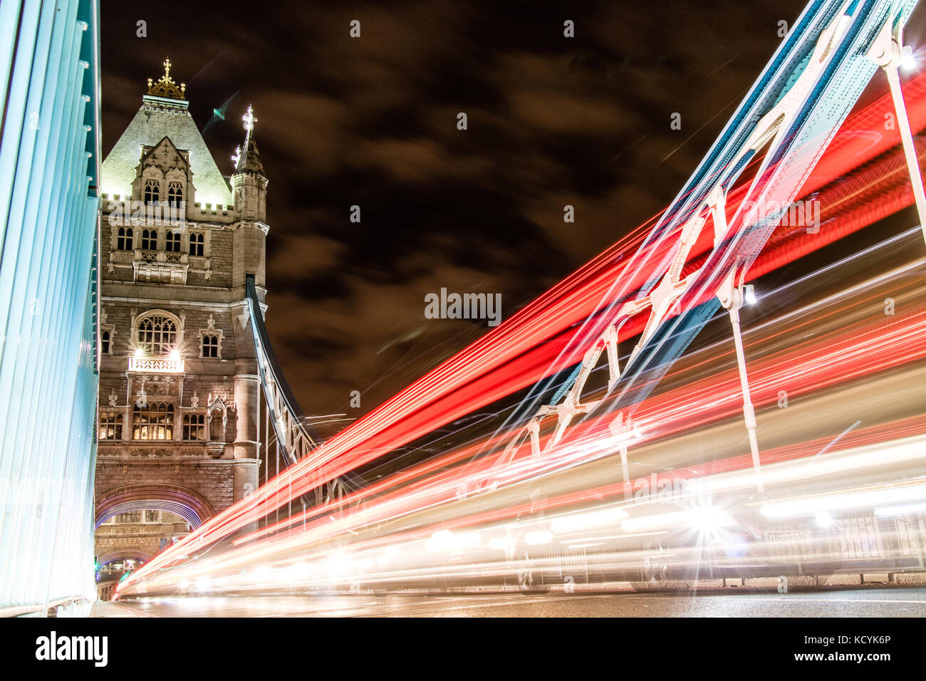 London bridge street night image hi-res stock photography and images ...