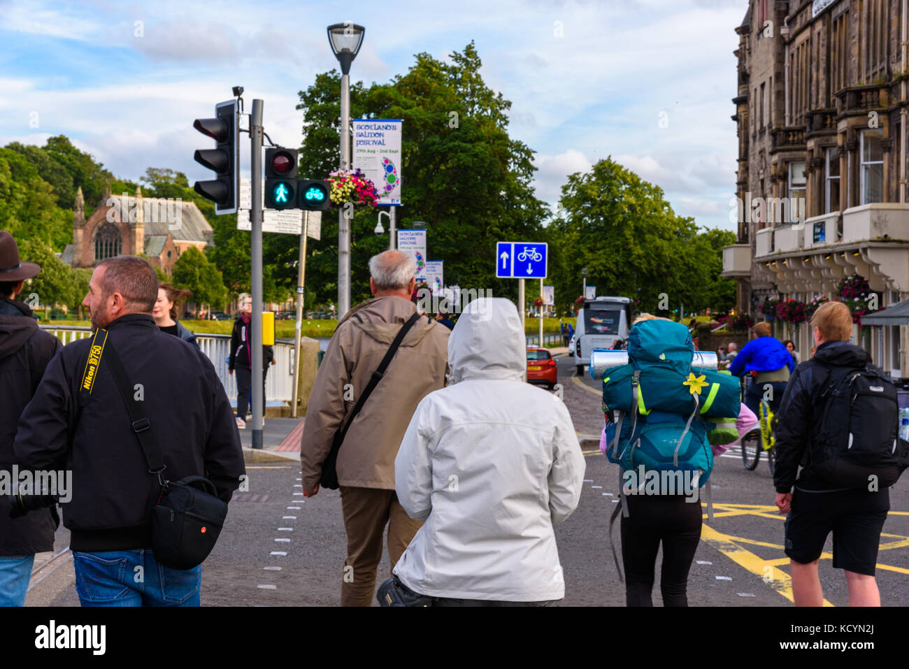 Old english street light hi-res stock photography and images - Alamy