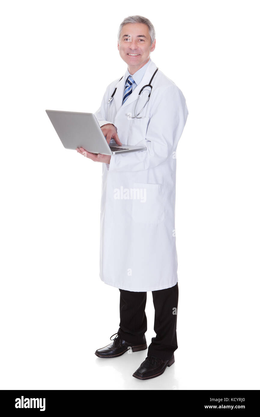 Doctor using tech hi-res stock photography and images - Alamy