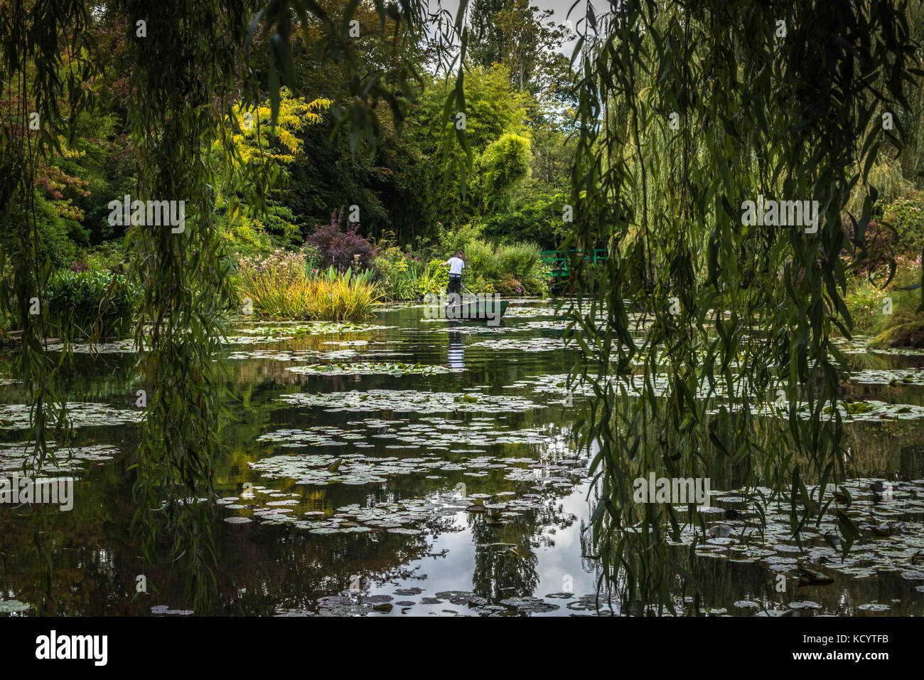 Monets water lily pond hi-res stock photography and images - Alamy