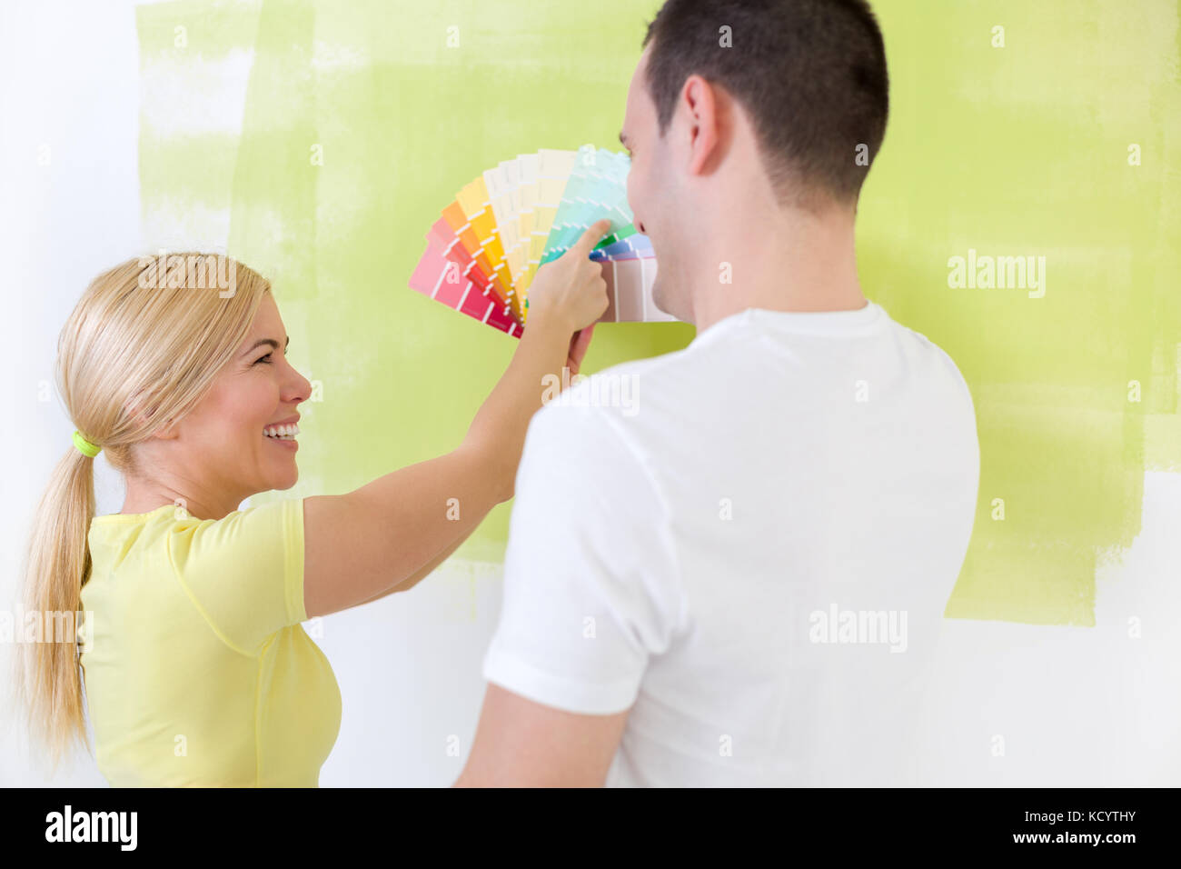 Couple choosing a color to paint a room after move in Stock Photo - Alamy