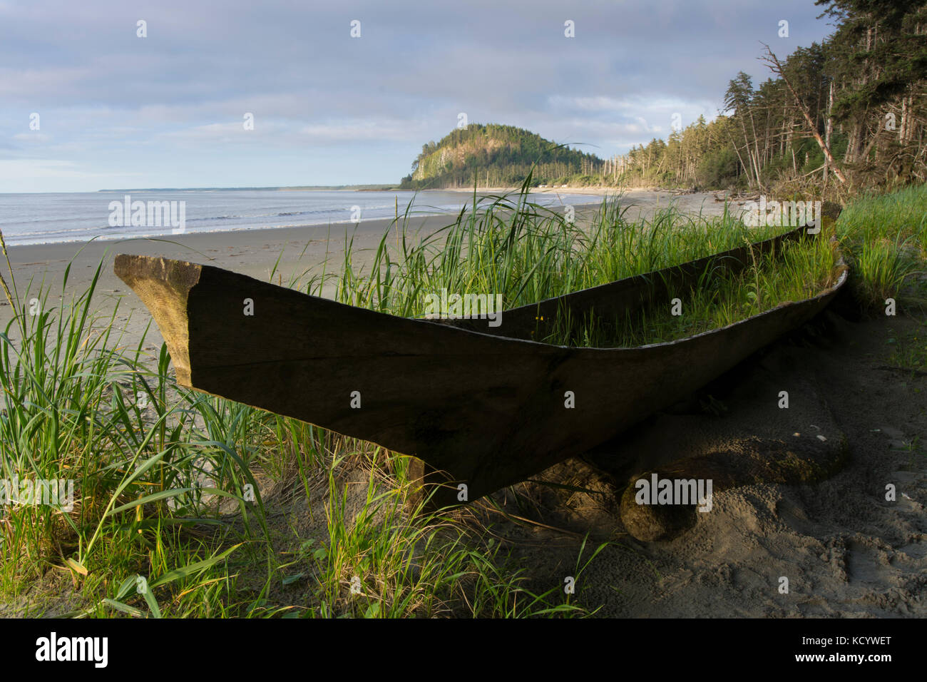 First nations canoes High Resolution Stock Photography and Images - Alamy