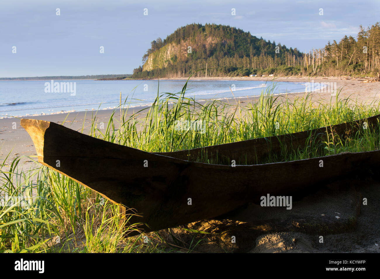 Native american dugout canoe hi-res stock photography and images - Alamy