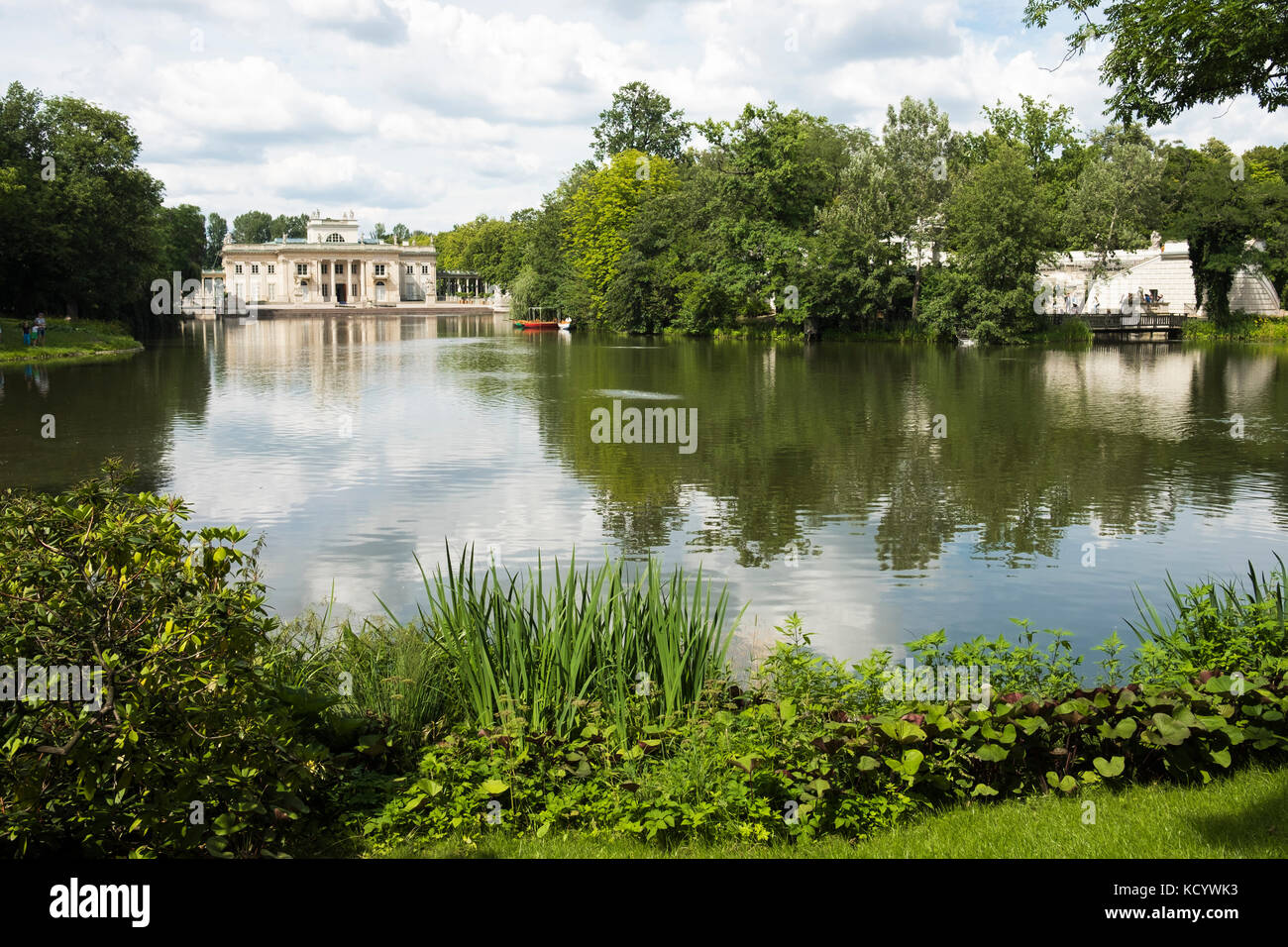 Palace on the water lake hi-res stock photography and images - Alamy