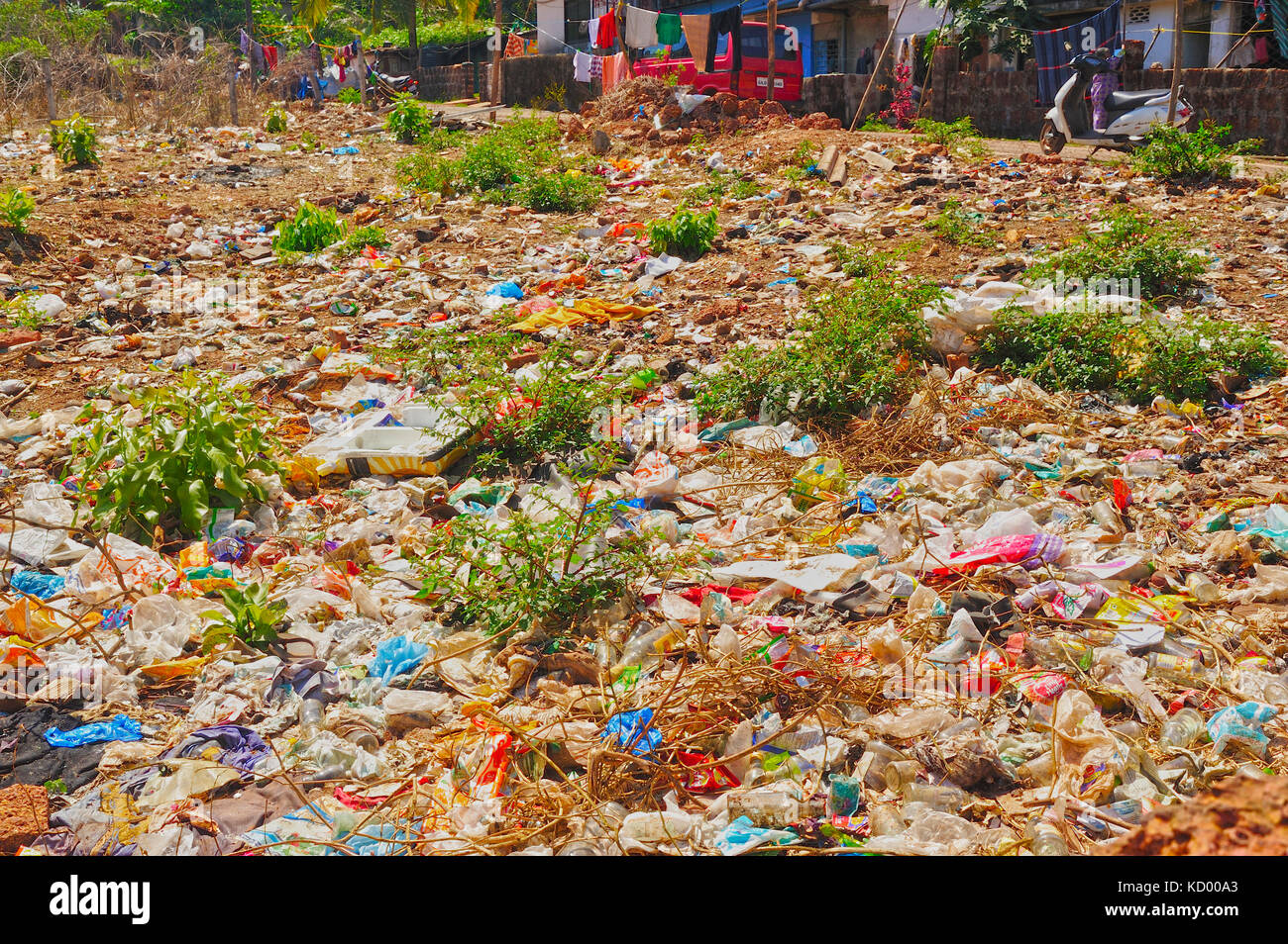 roadside garbage, Goa, India Stock Photo - Alamy