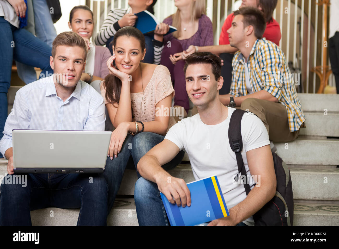 School students on stairs hi-res stock photography and images - Alamy