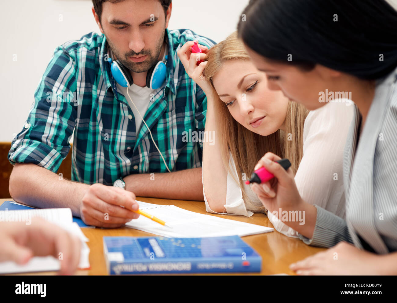High school students project hi-res stock photography and images - Alamy