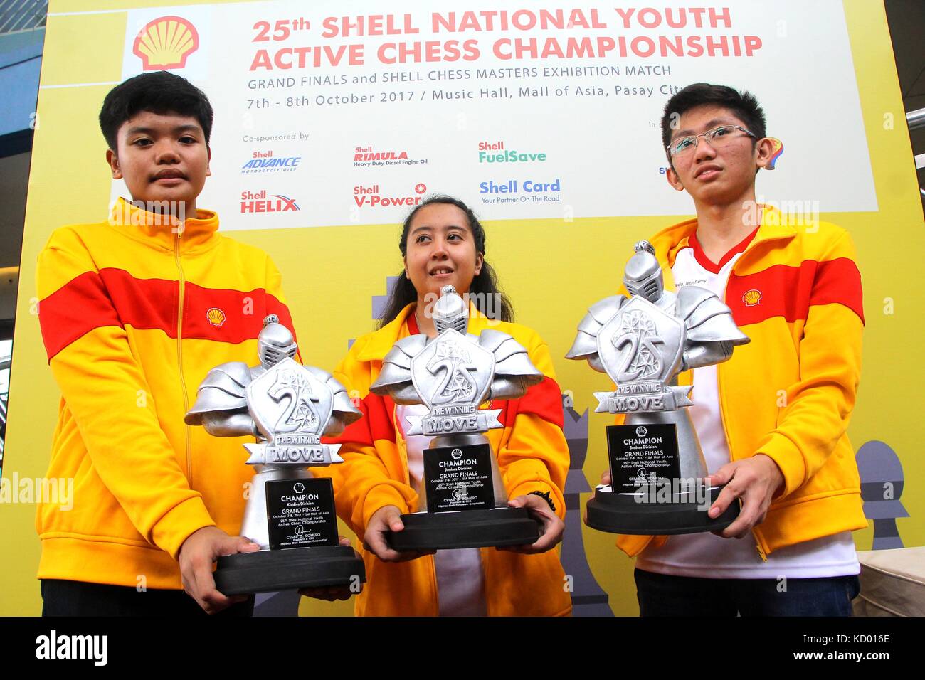The 3 grand prize winners of chess showed their trophy (L-R) Kiddie ...
