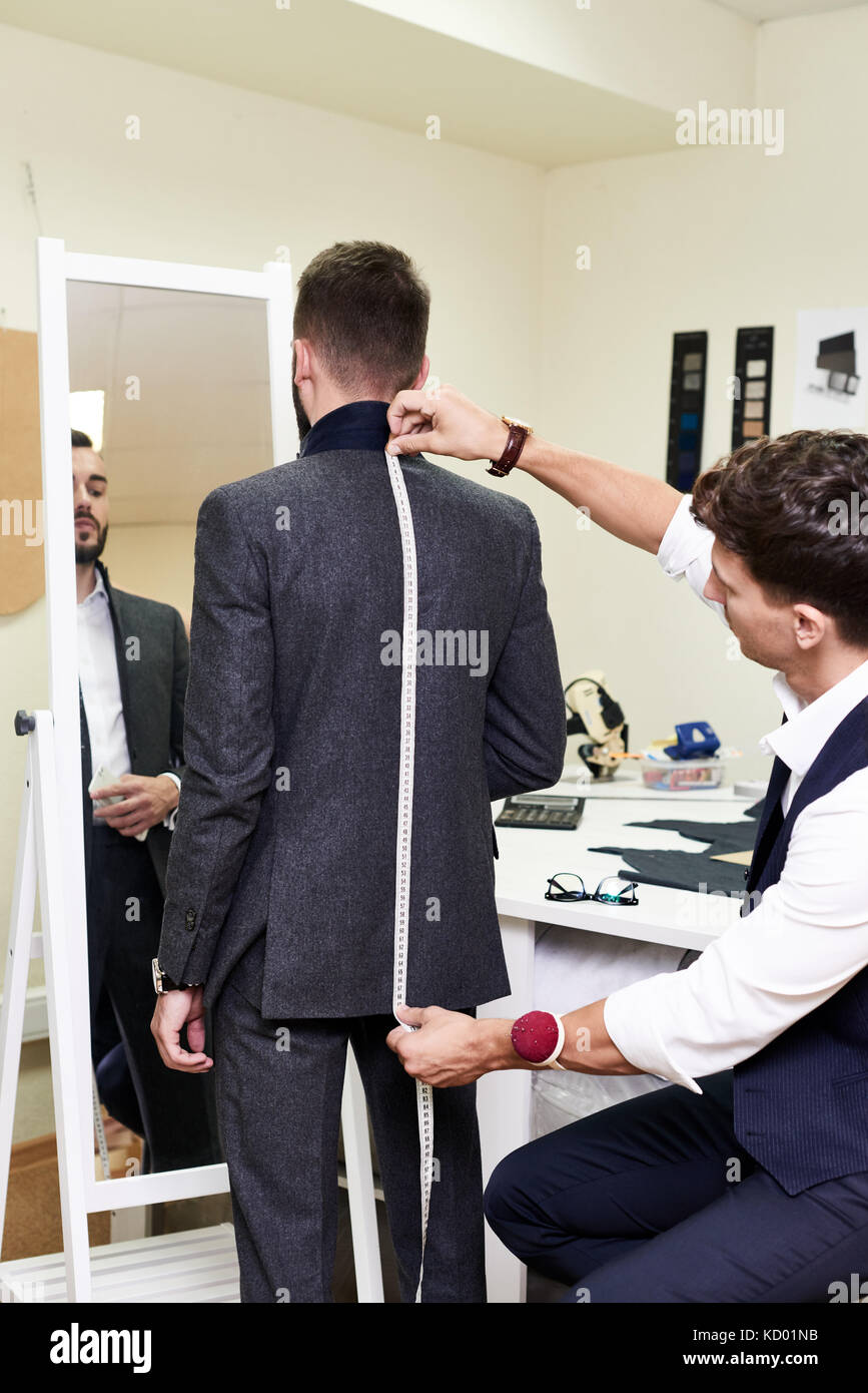 Tailor measuring hi-res stock photography and images - Alamy