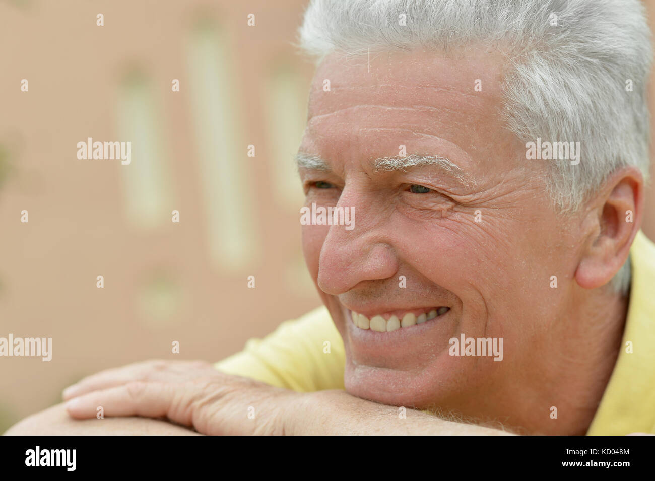 senior man looking aside Stock Photo - Alamy