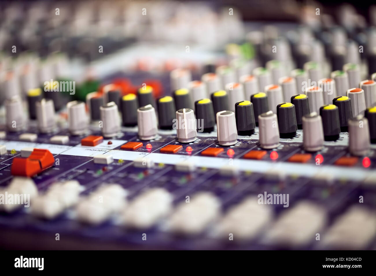 Musical instrument industry hi-res stock photography and images - Alamy