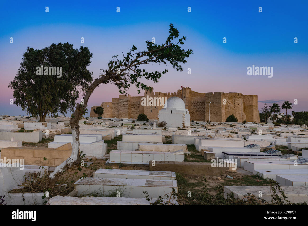 Arabic cemetery hi-res stock photography and images - Alamy
