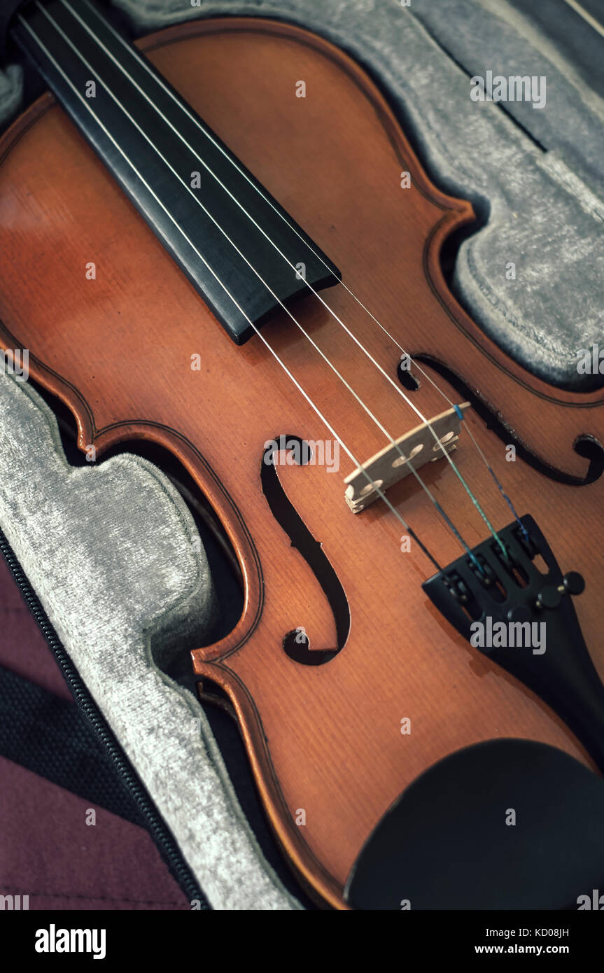 Violin shape hi-res stock photography and images - Alamy