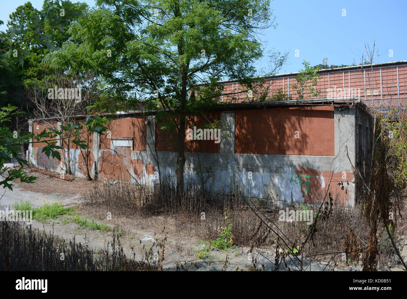 Abandoned Warehouse Exterior Stock Photos & Abandoned Warehouse ...