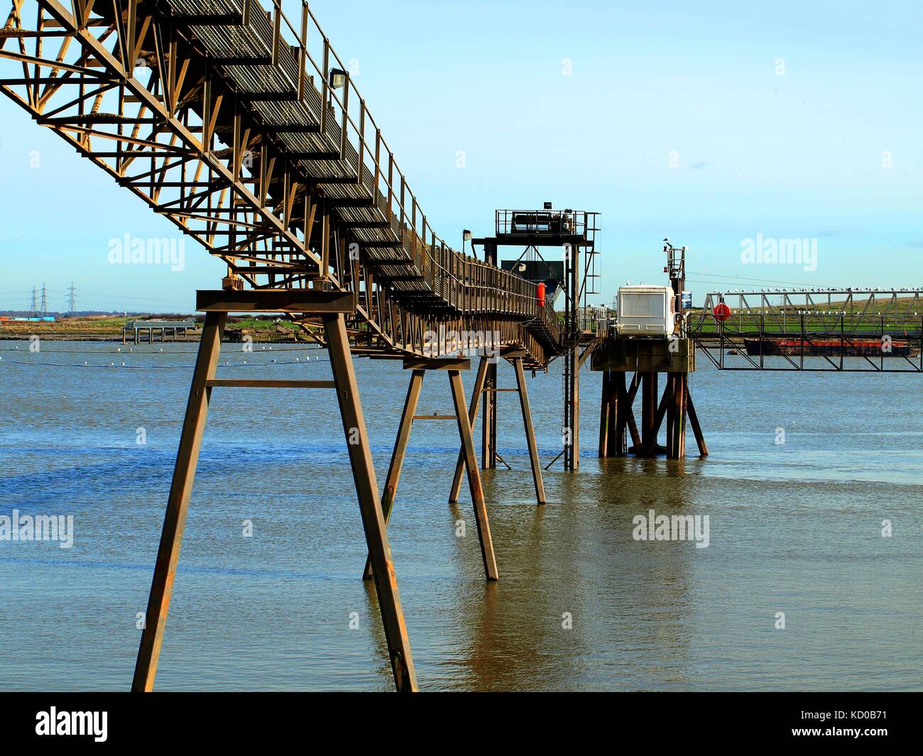 Conveyor for loading/unloading ships on river Stock Photo - Alamy