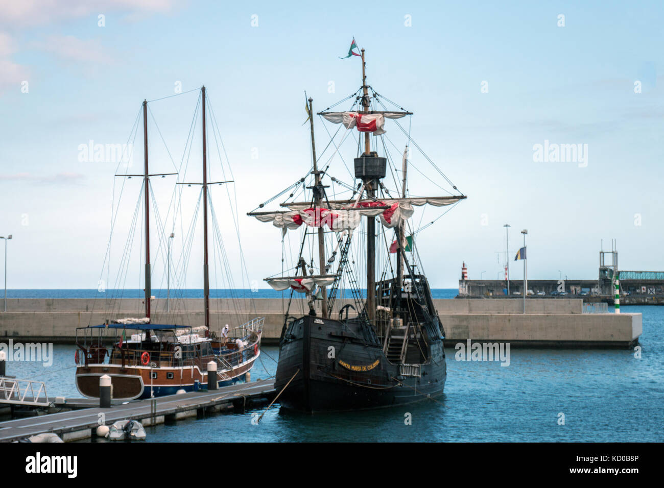 Caravel 15th Century Stock Photos & Caravel 15th Century Stock Images ...