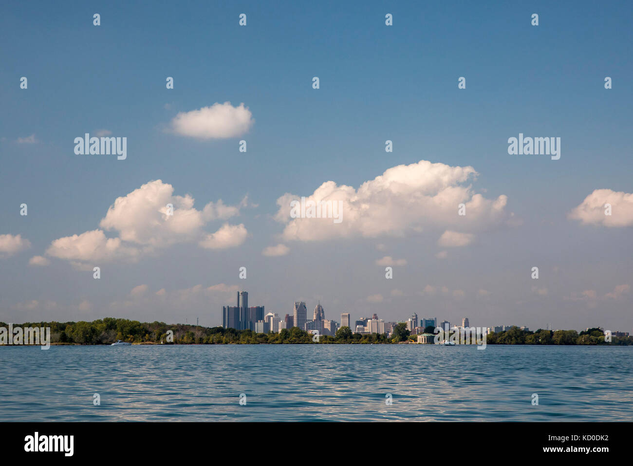 Detroit, Michigan - The Detroit skyline above the Detroit River ...