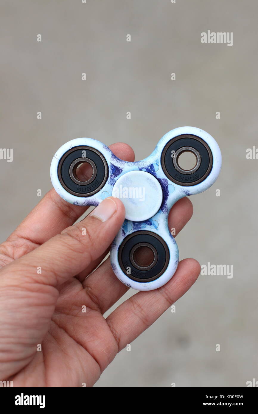 Close up of hand holding fidget spinner Stock Photo - Alamy