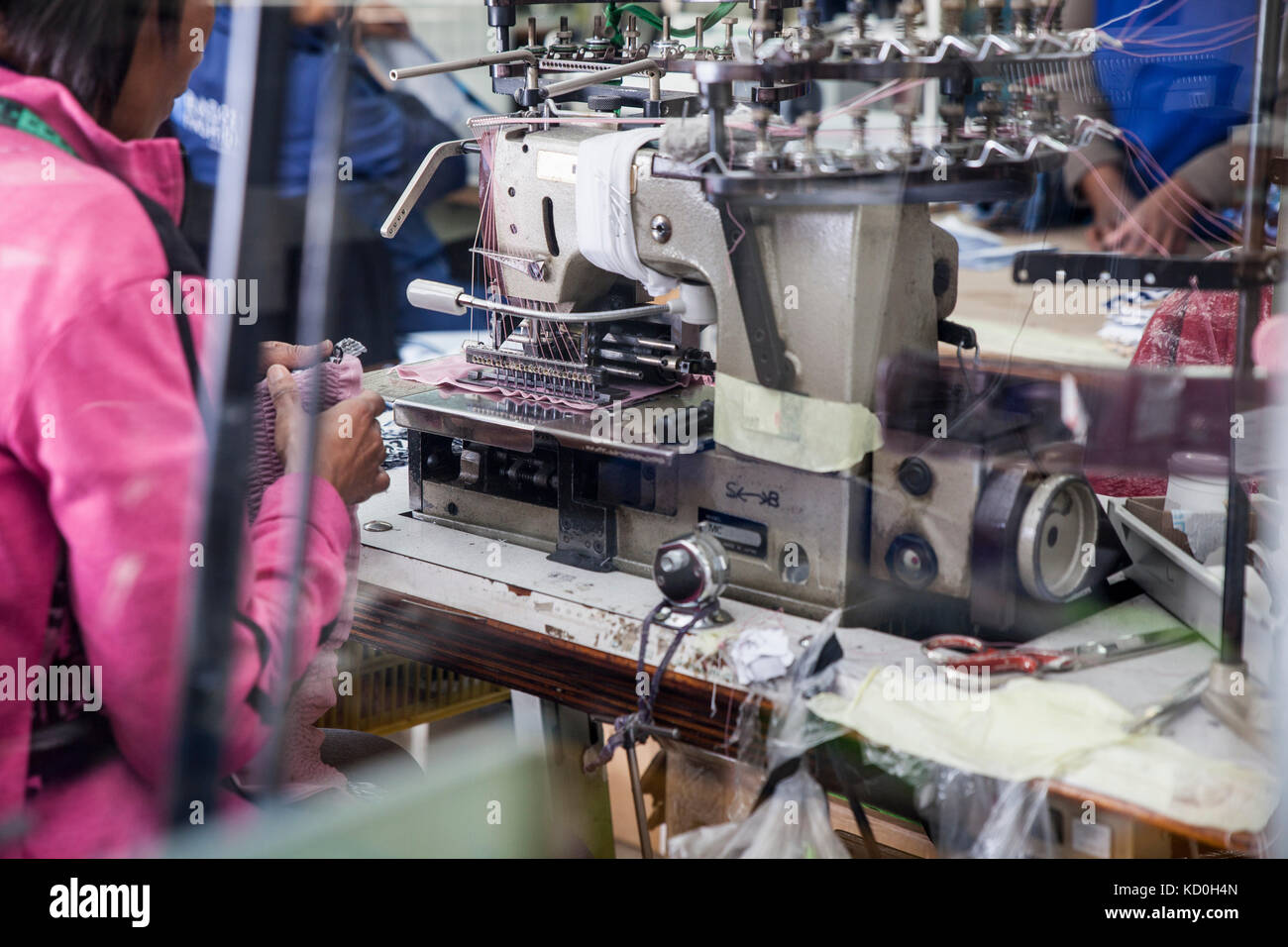 Smocking hi-res stock photography and images - Alamy