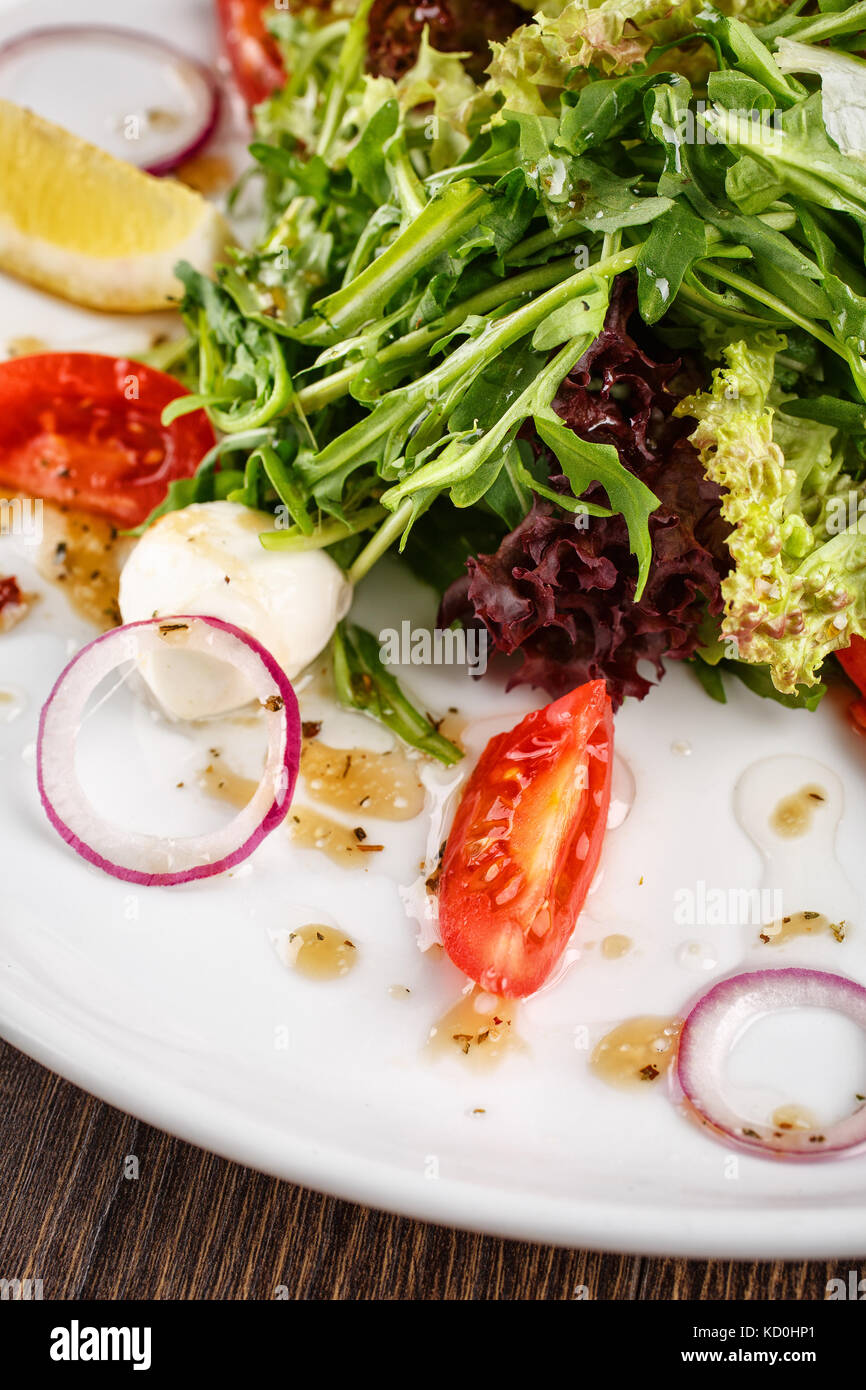 Mixed salad with tomatoes and mozzarella Stock Photo - Alamy