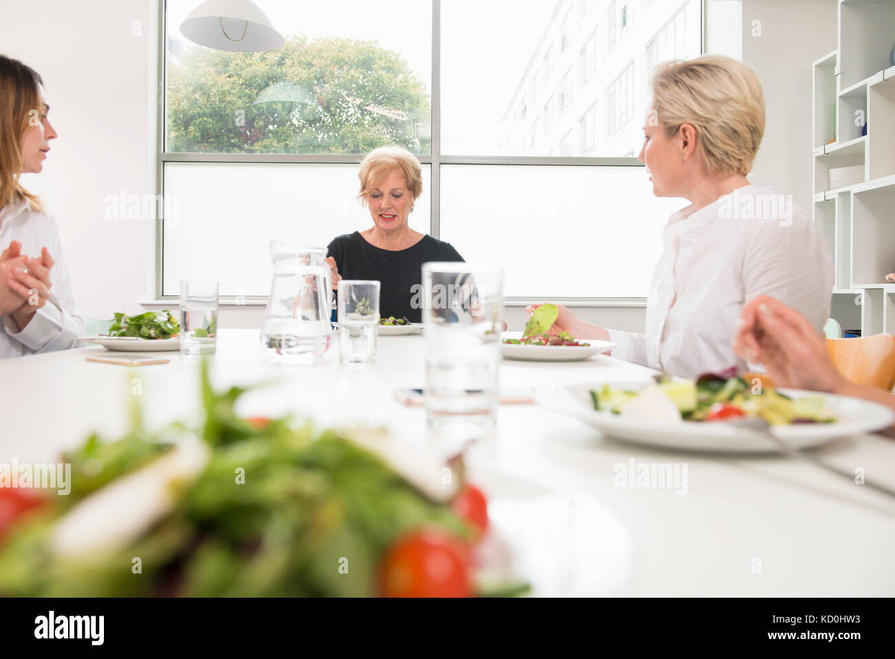 Lunch in office hi-res stock photography and images - Alamy