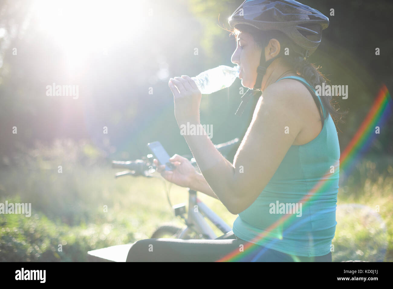 Cyclist phone hi-res stock photography and images - Alamy