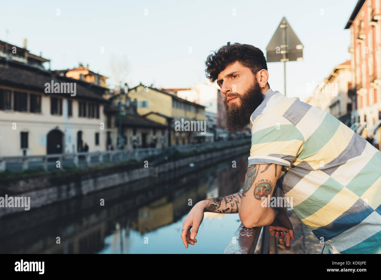 Man leaning against railing hi-res stock photography and images - Alamy
