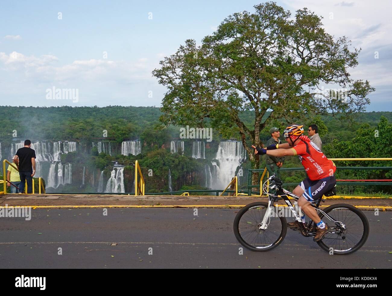 FOZ DO IGUAÇU, PR - 08.10.2017: CYCLE TOUR IN FOZ DO IGUACU - Fifth ...