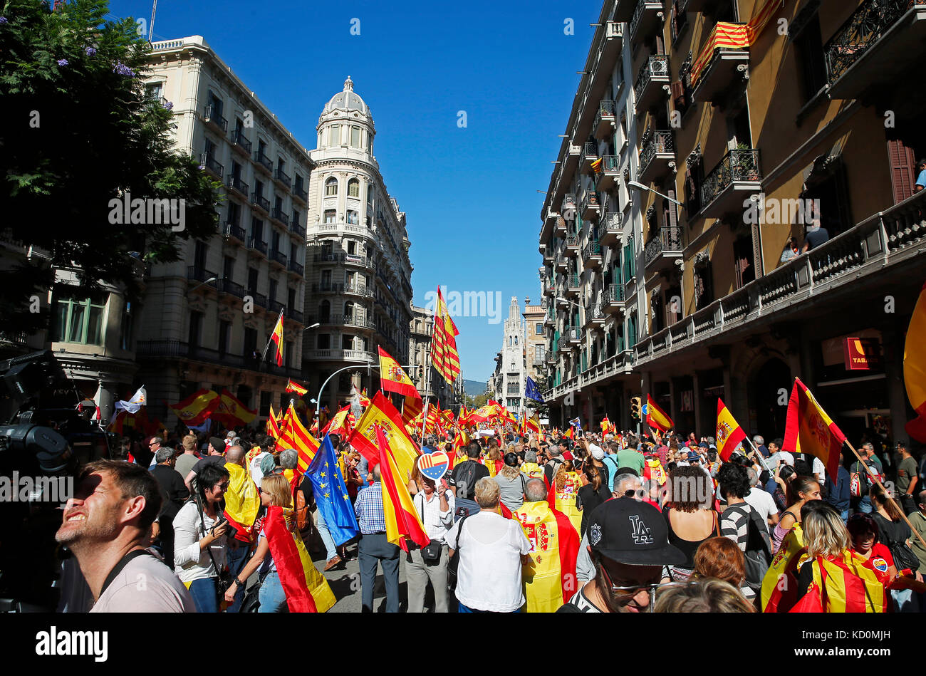 Barcelona, Spain. 08th Oct, 2017. demonstration in favor of the unity ...