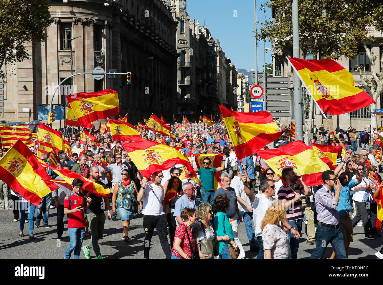 Barcelona, Spain. 08th Oct, 2017. demonstration in favor of the unity ...