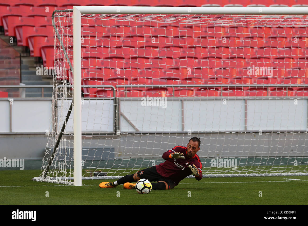 Lisbon, Portugal. 08th Oct, 2017. Portugal«s goalkeeper Beto in action ...