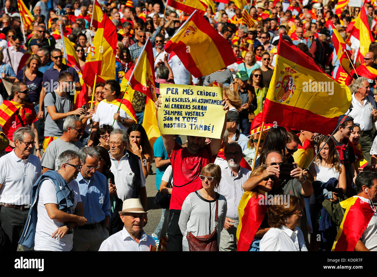 Barcelona, Spain. 08th Oct, 2017. Demonstration in favor of the unity ...