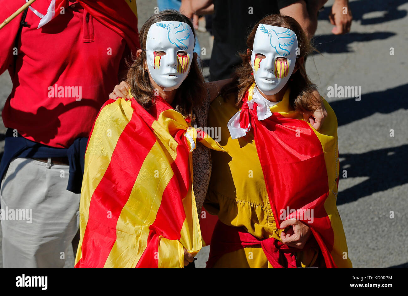 Barcelona, Spain. 08th Oct, 2017. Demonstration in favor of the unity ...