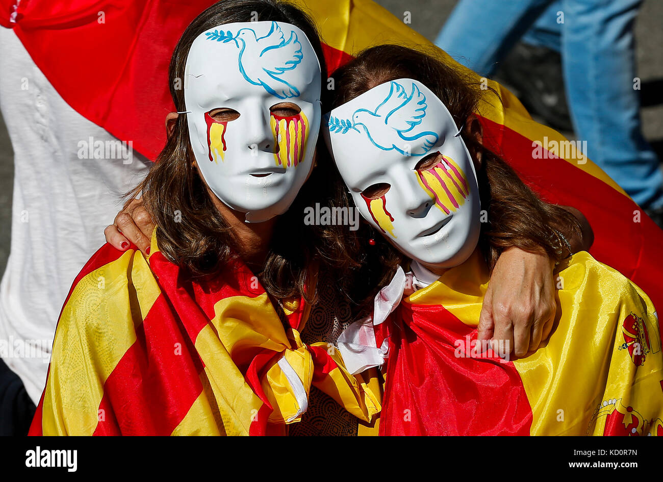 Barcelona, Spain. 08th Oct, 2017. Demonstration in favor of the unity ...