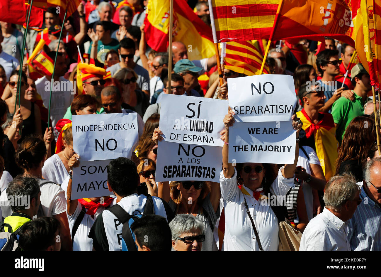 Barcelona, Spain. 08th Oct, 2017. Demonstration in favor of the unity ...