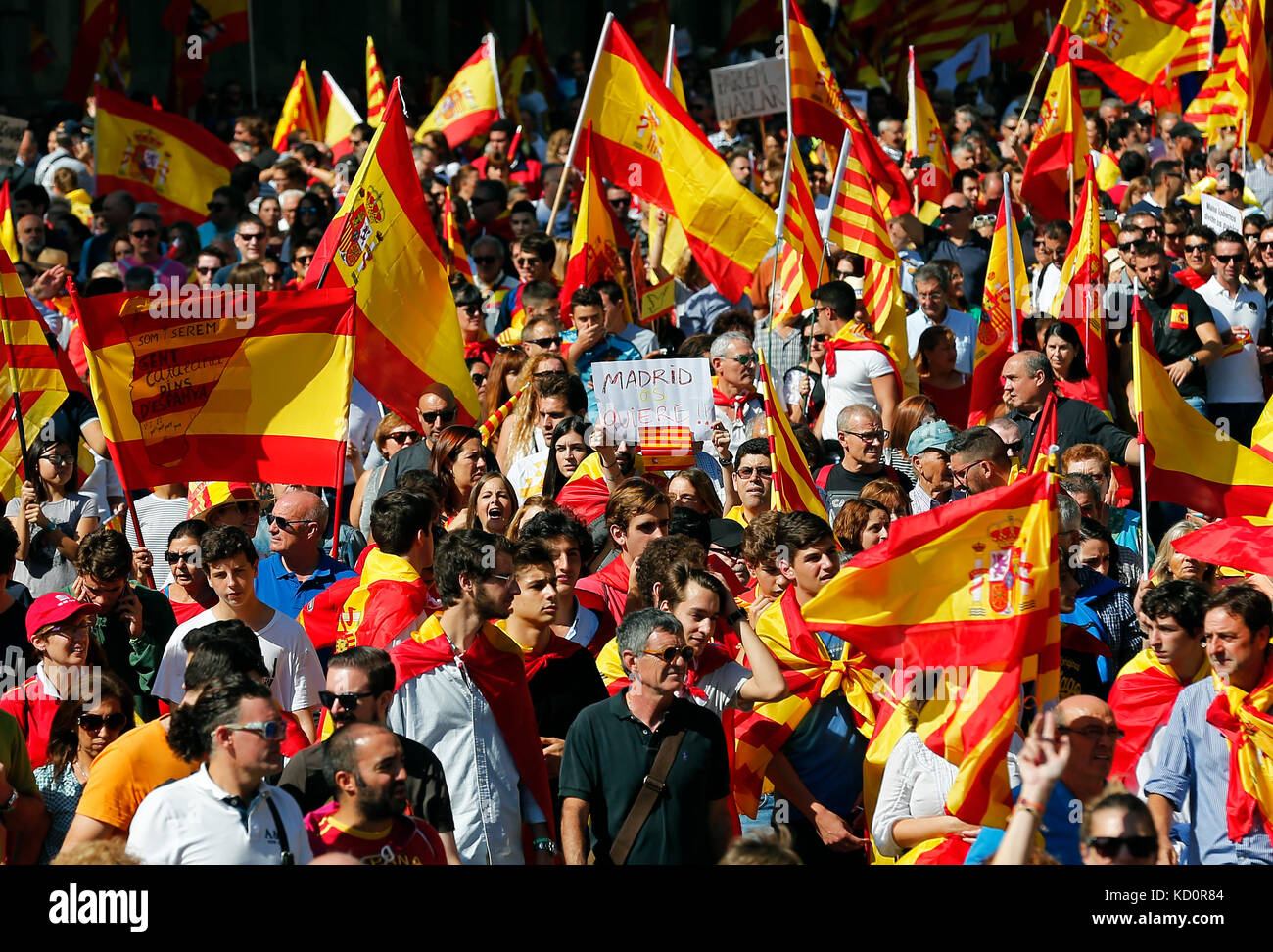 Barcelona, Spain. 08th Oct, 2017. Demonstration in favor of the unity ...