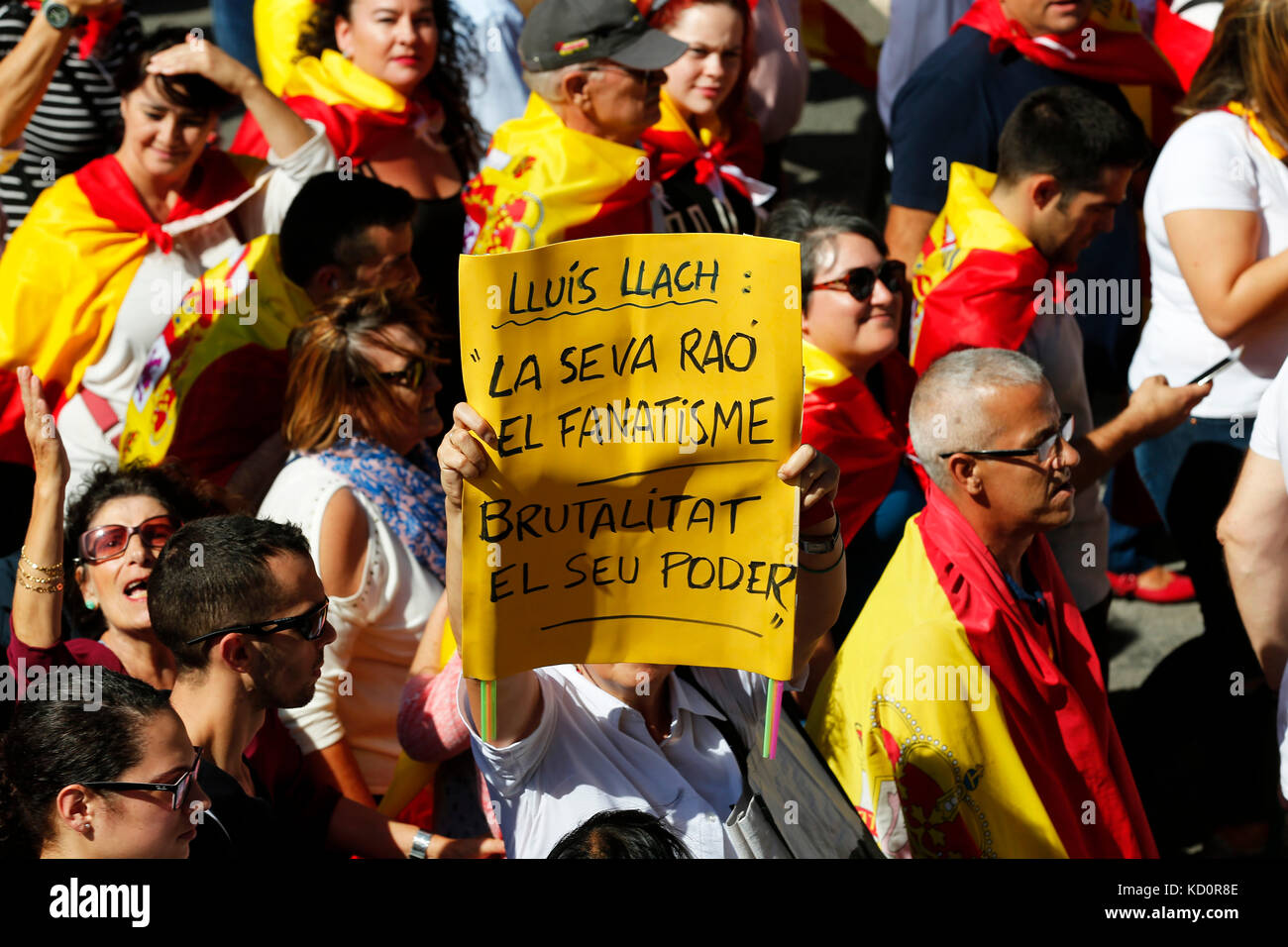 Barcelona, Spain. 08th Oct, 2017. Demonstration in favor of the unity ...