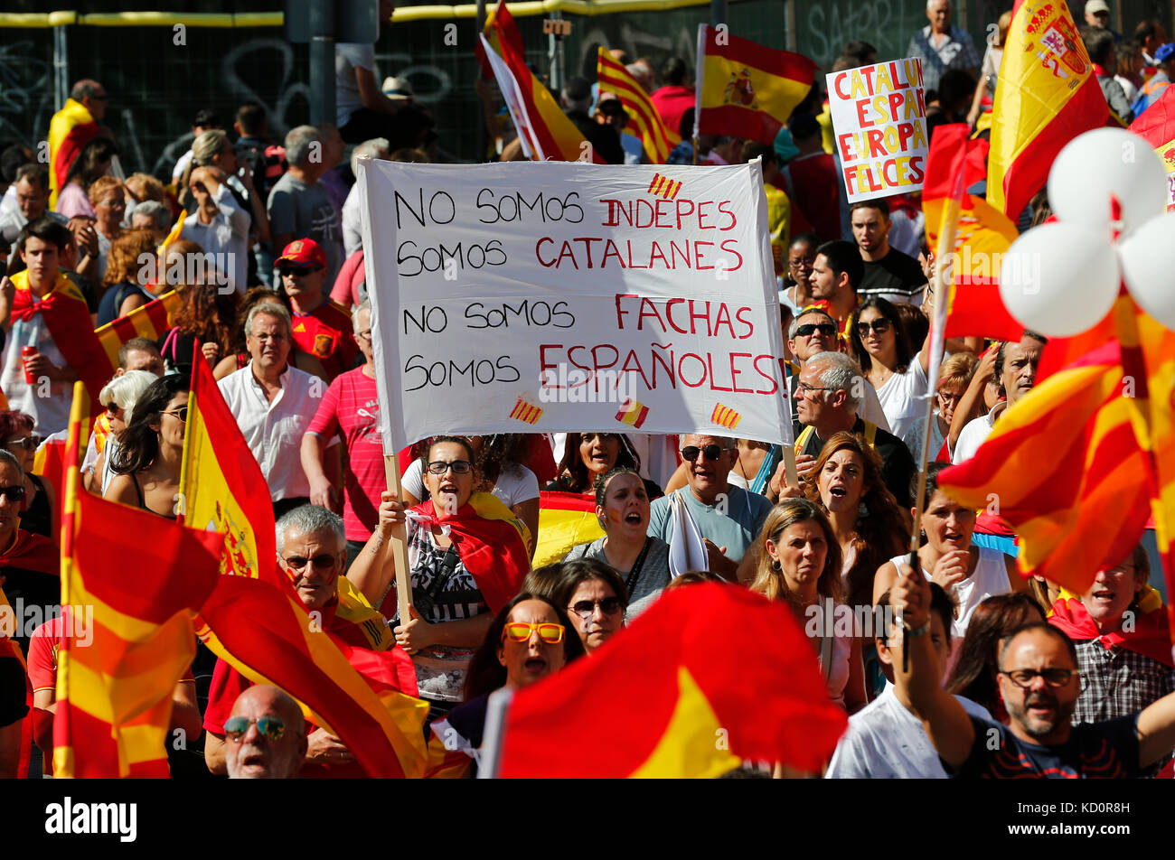 Barcelona, Spain. 08th Oct, 2017. Demonstration in favor of the unity ...